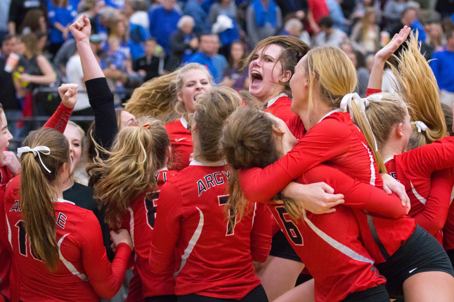 Volleyball Advances to Regional Tournament – The Talon